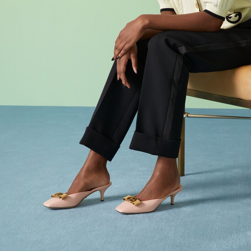 浅粉色皮革女士互扣式双G穆勒鞋 -古驰GUCCI中国官方网站